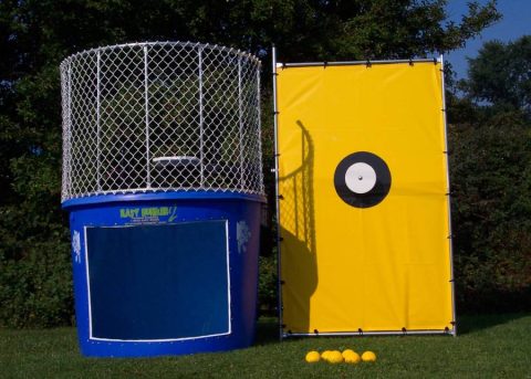 Dunking Booth #2581 - Aabco Rents Inc